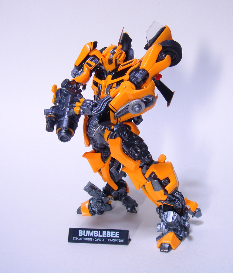 REVOLTECH Bumblebee: MachineToy
