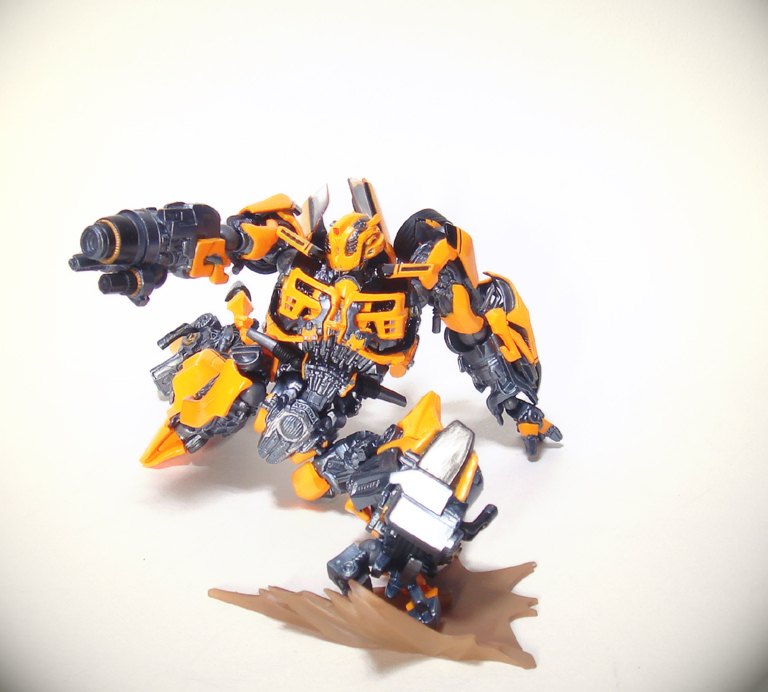 REVOLTECH Bumblebee: MachineToy
